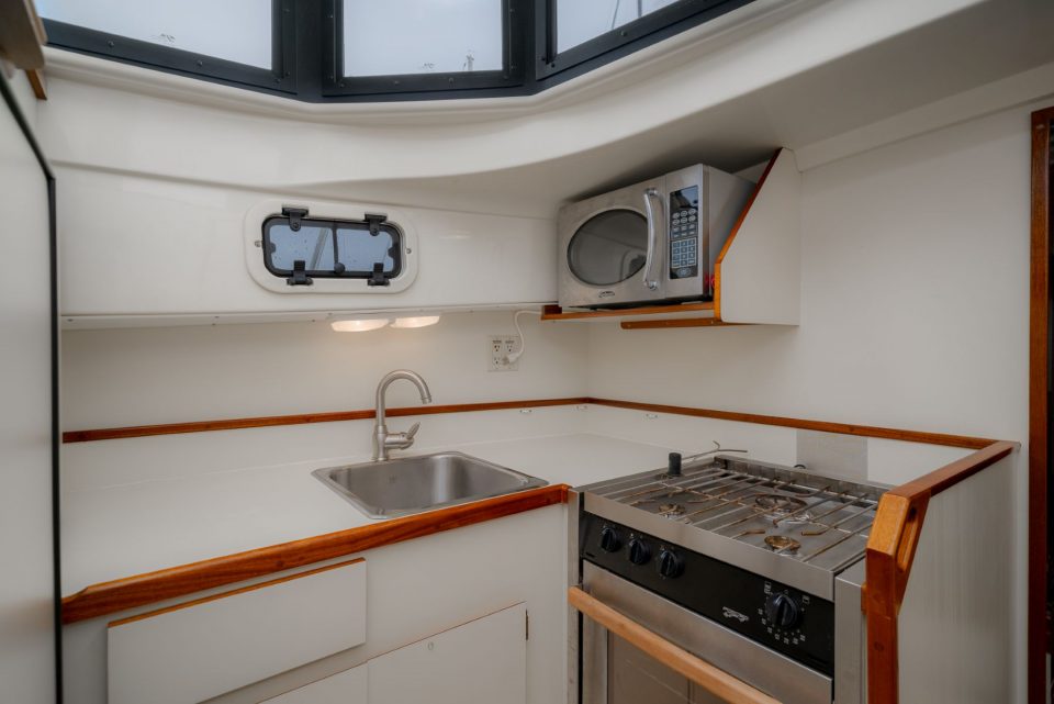 2007 Camano 31 - Calibre Yacht Sales