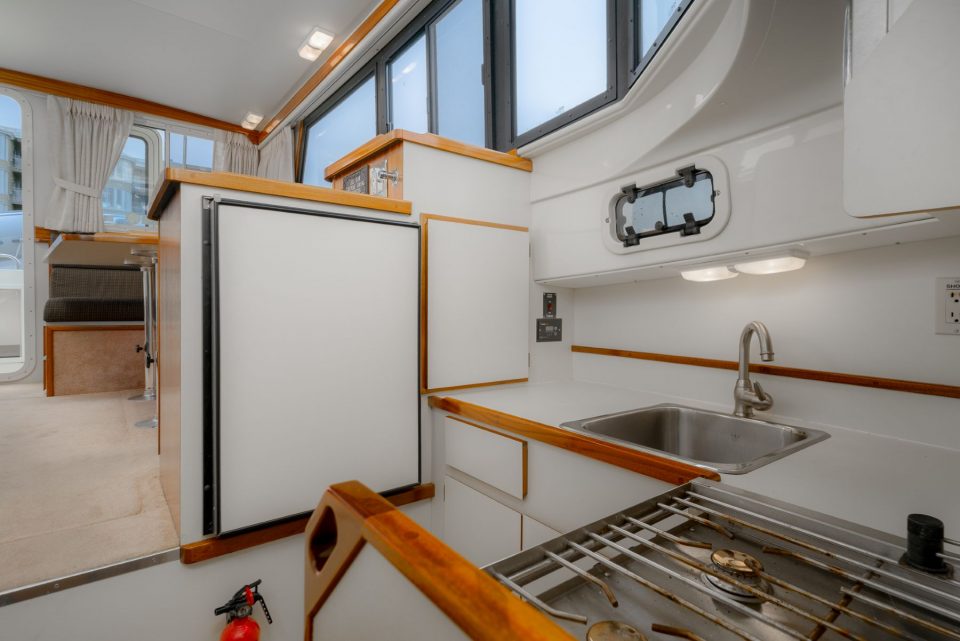 2007 Camano 31 - Calibre Yacht Sales