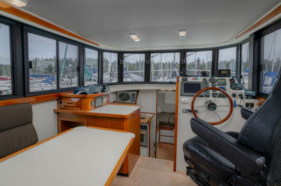 2007 Camano 31 - Calibre Yacht Sales