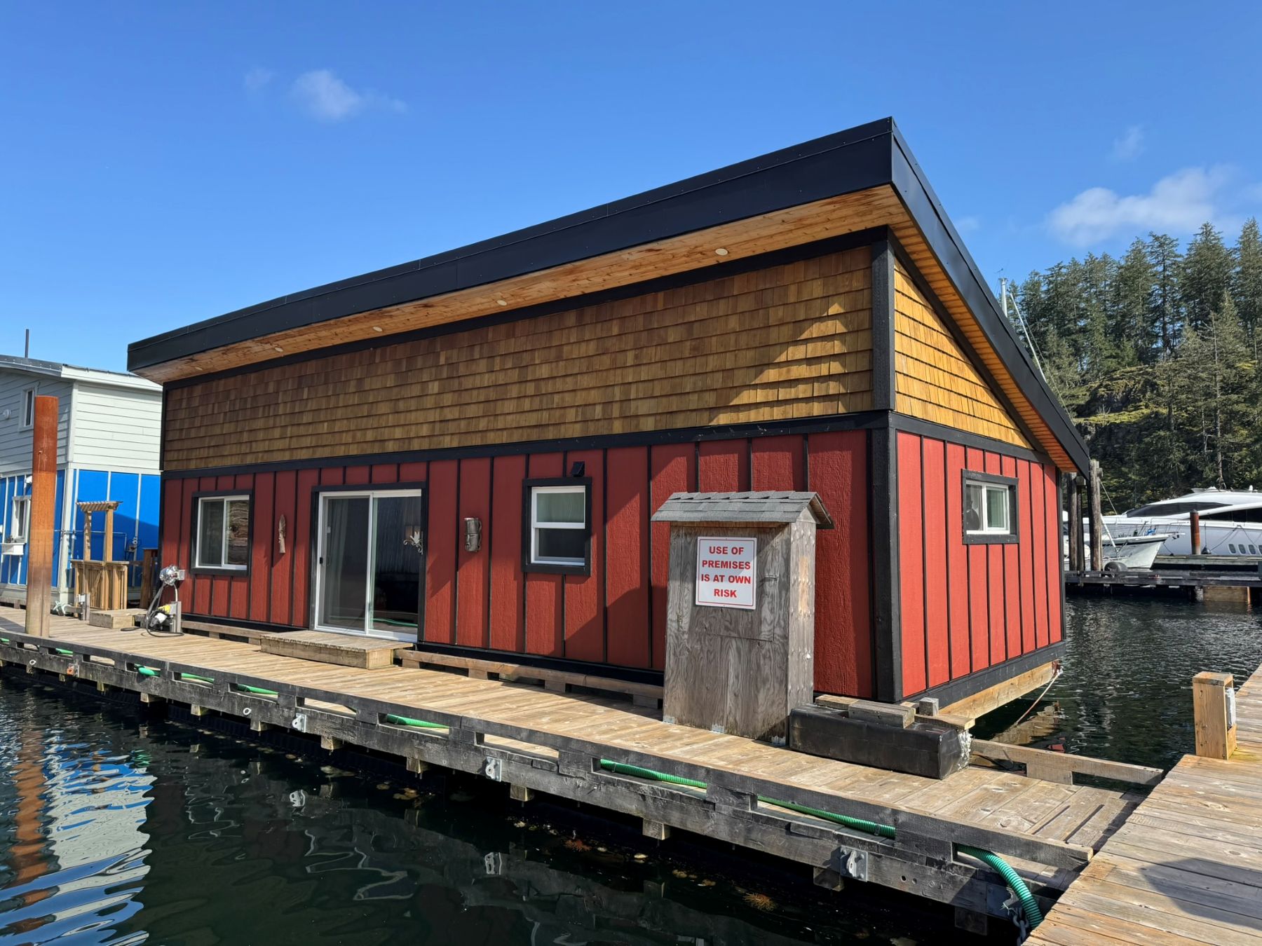 2020 Custom 1 Bedroom, 2 Bathroom Floathome - Calibre Yacht Sales